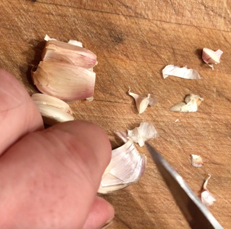 How to Peel and Mince Garlic Quickly - My Chinese Home Kitchen